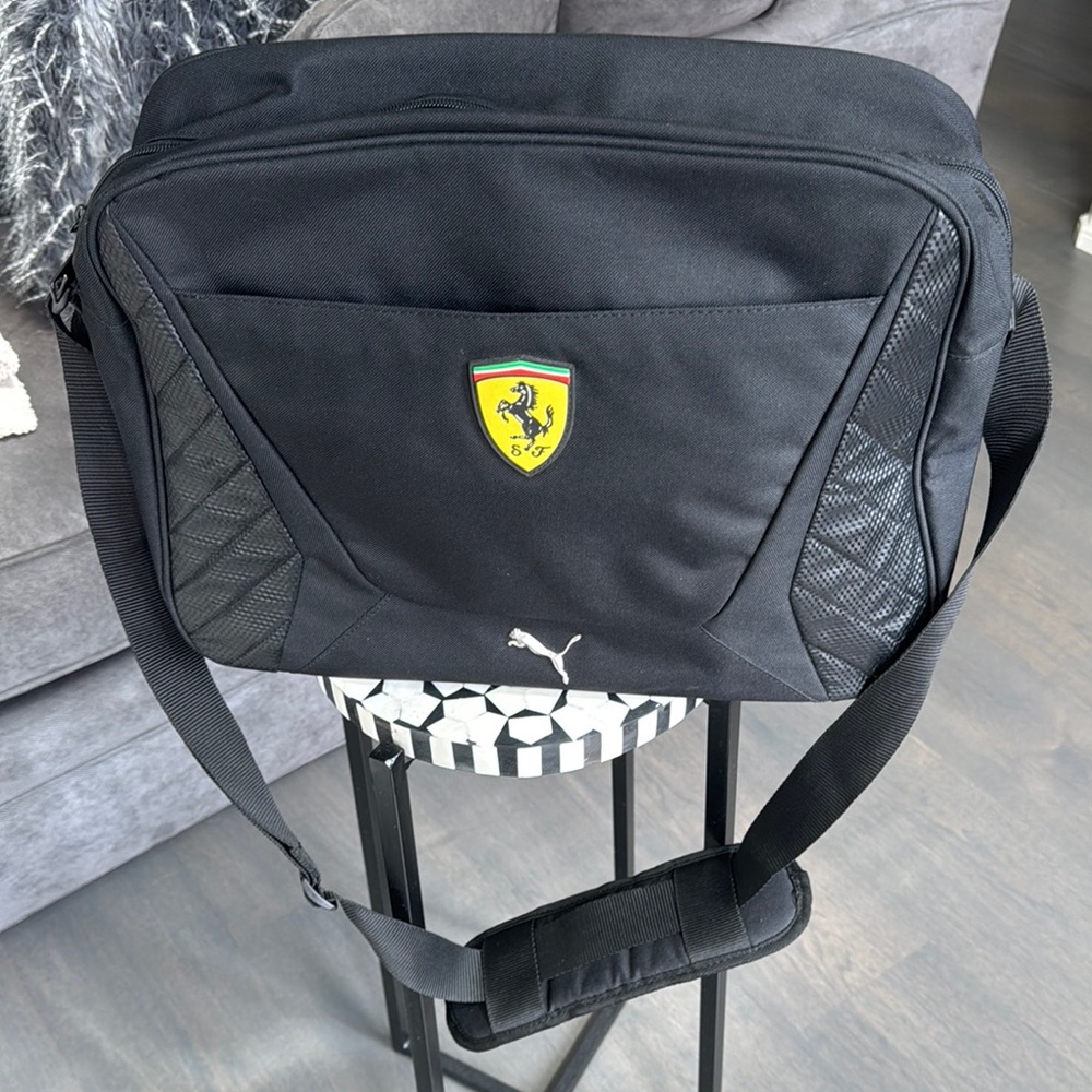 Scuderia Ferrari X Puma Unisex Black Logo Laptop Mess… - Gem